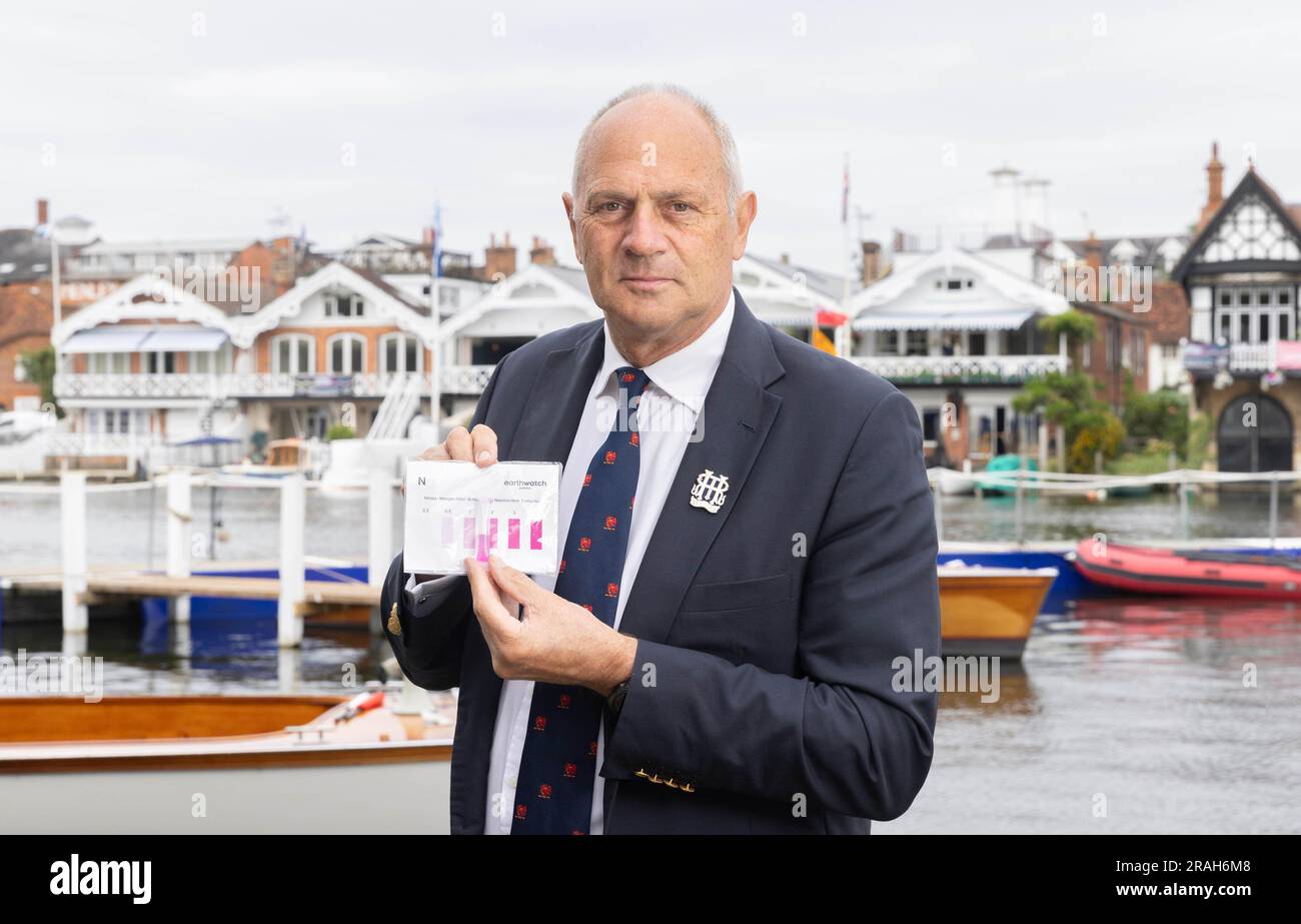Henley mermaids hi-res stock photography and images - Alamy