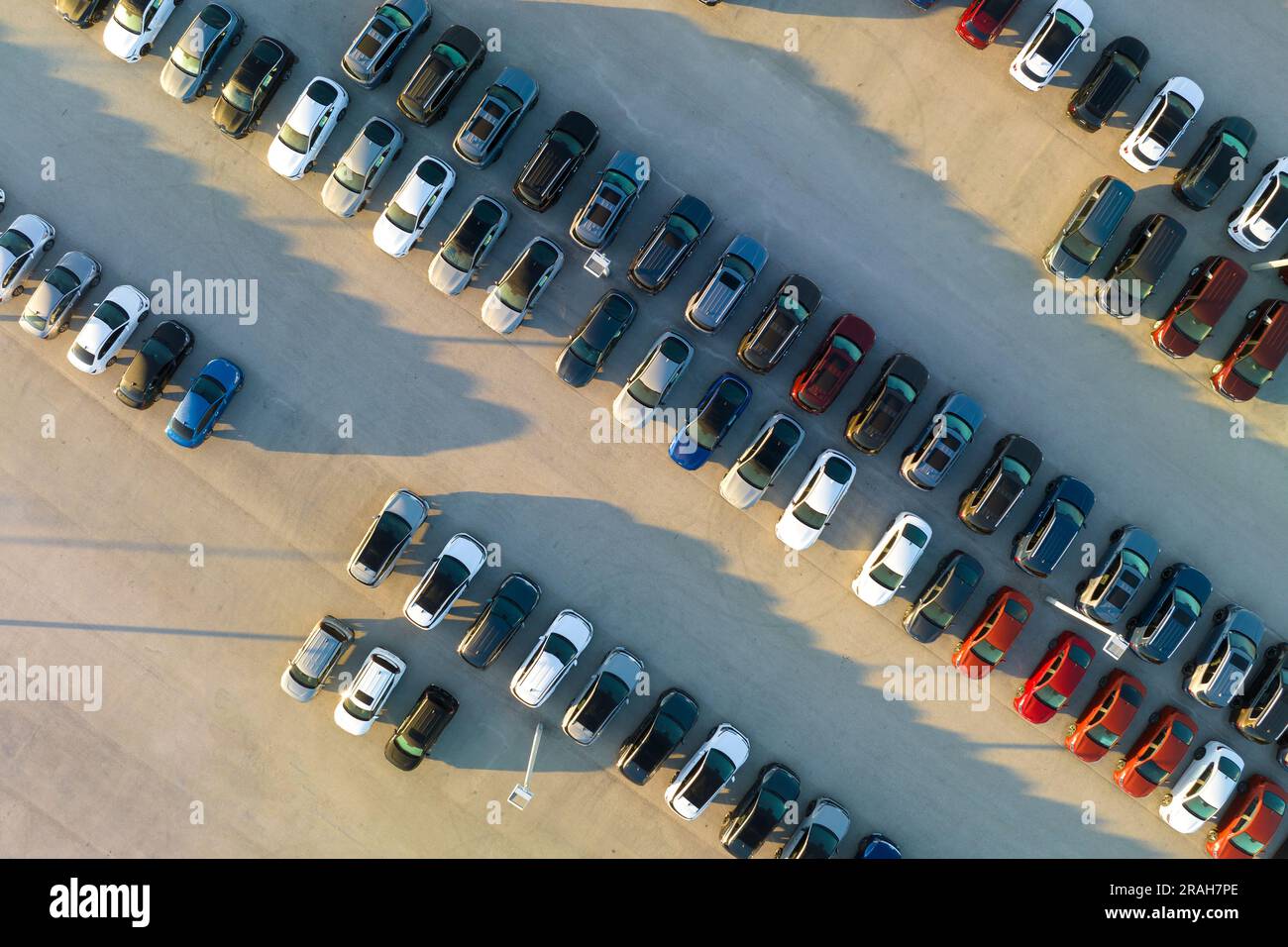 Car dealership warehouse in front hi-res stock photography and images ...