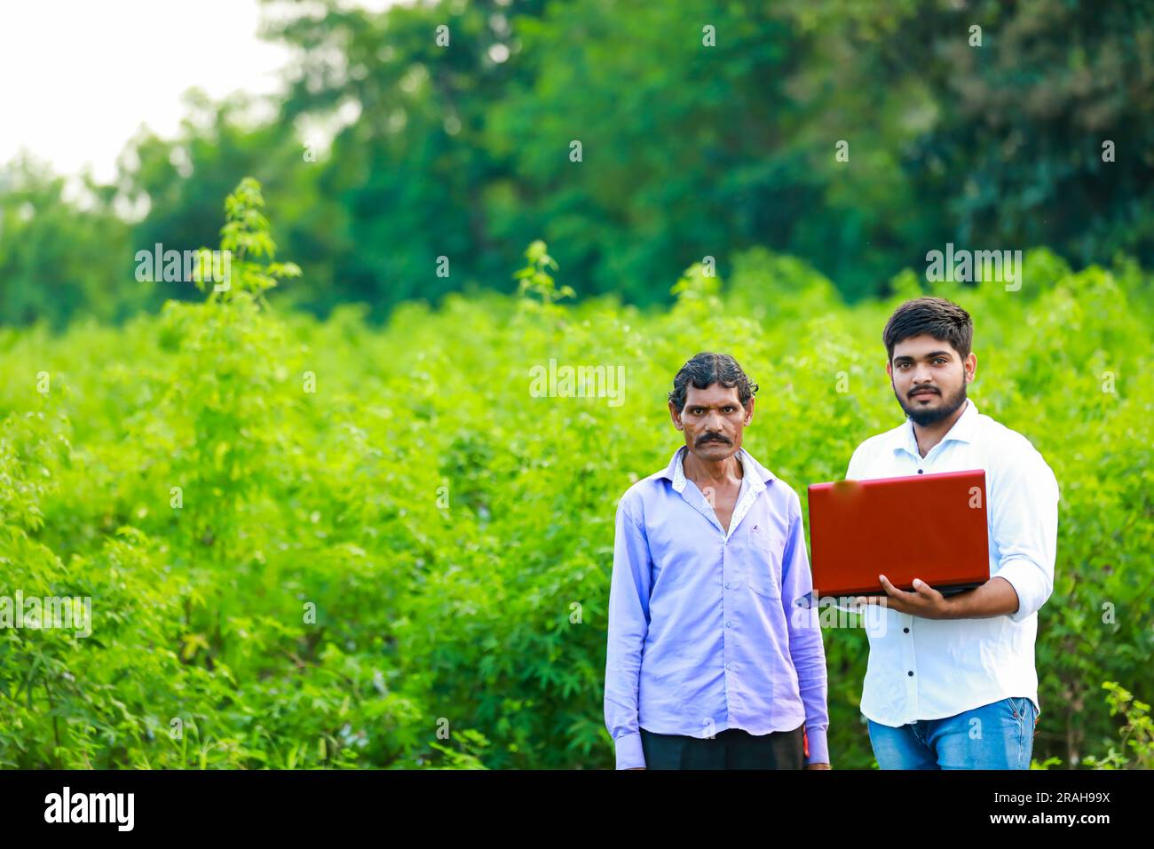 Indian farmer with laptop hi-res stock photography and images - Alamy