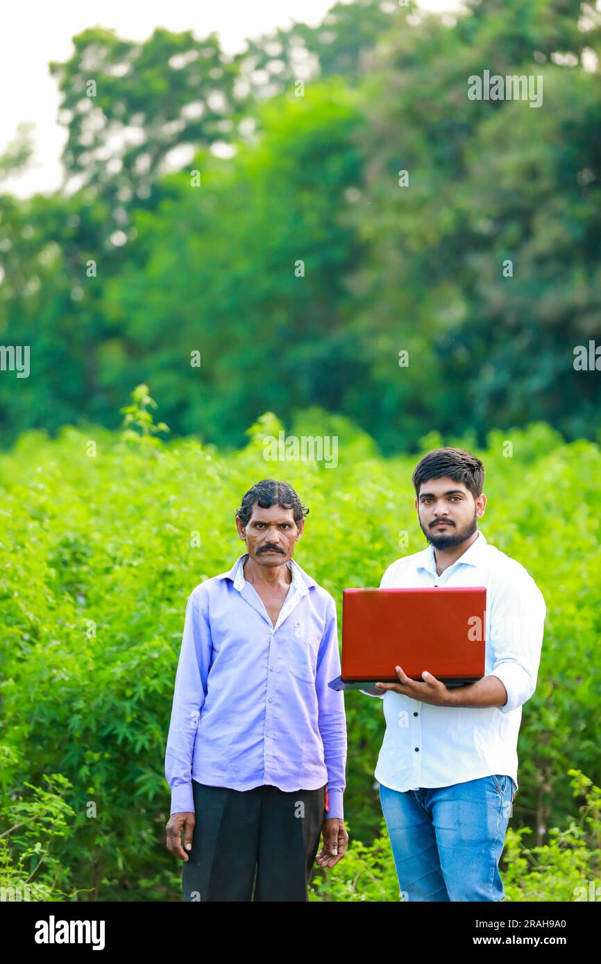 Indian farmer with laptop hi-res stock photography and images - Alamy