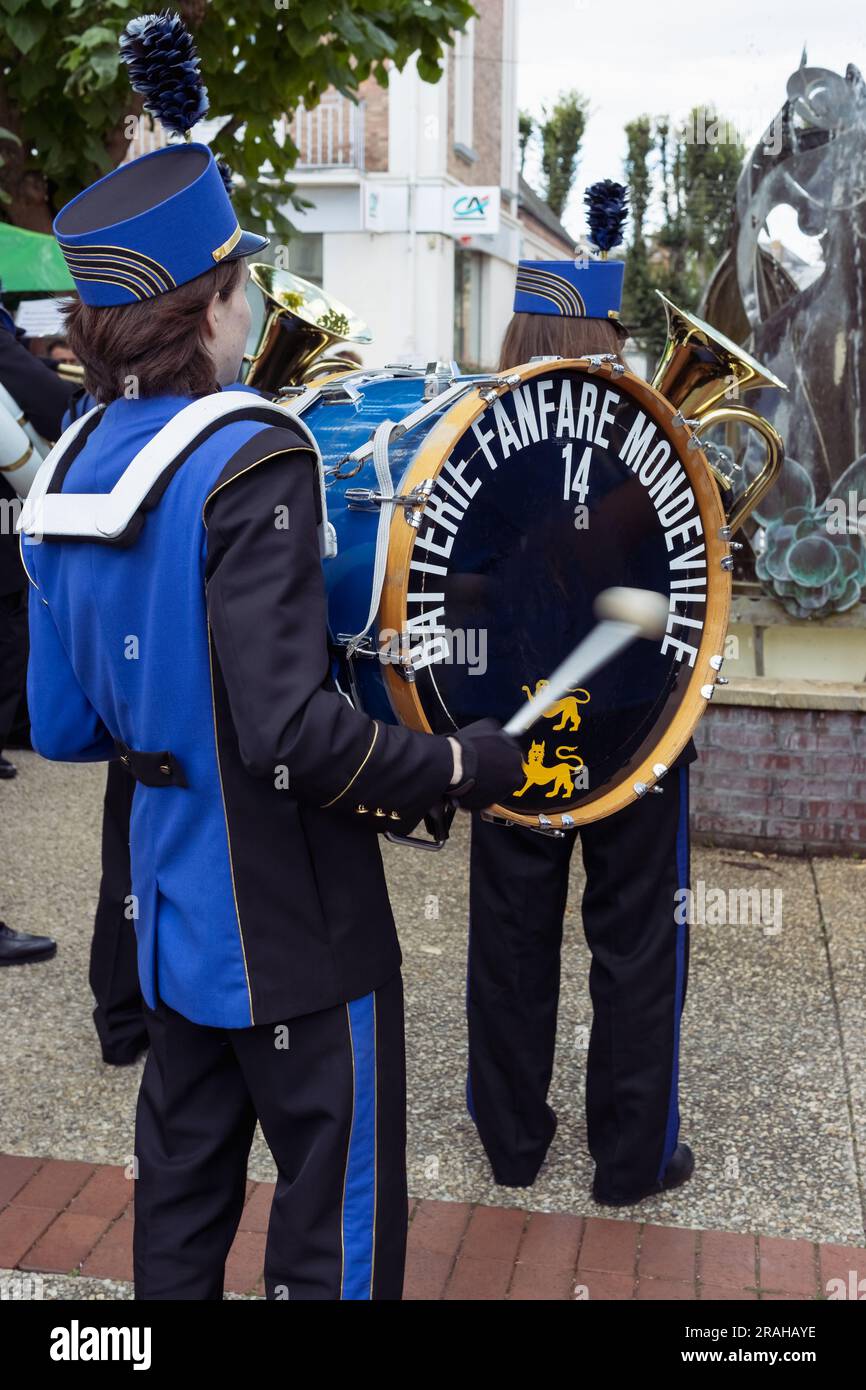 Quality street play hi-res stock photography and images - Alamy