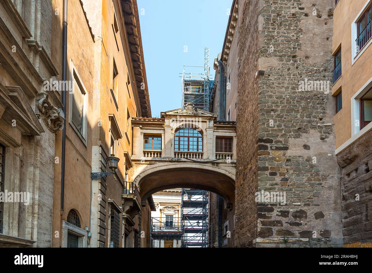 Corridor arch between two historical buildings in Rome Stock Photo - Alamy