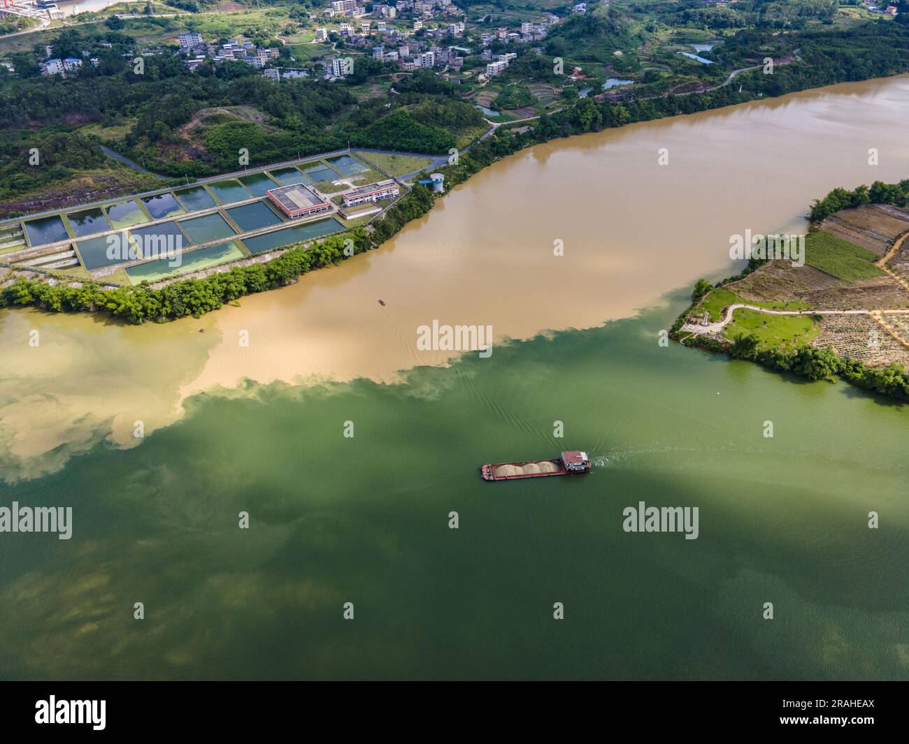 Aerial photo shows the scenery of a river in two colors in Nanning City ...