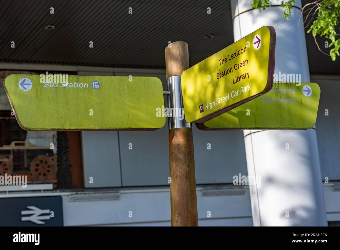 Mill hill station sign hi-res stock photography and images - Alamy