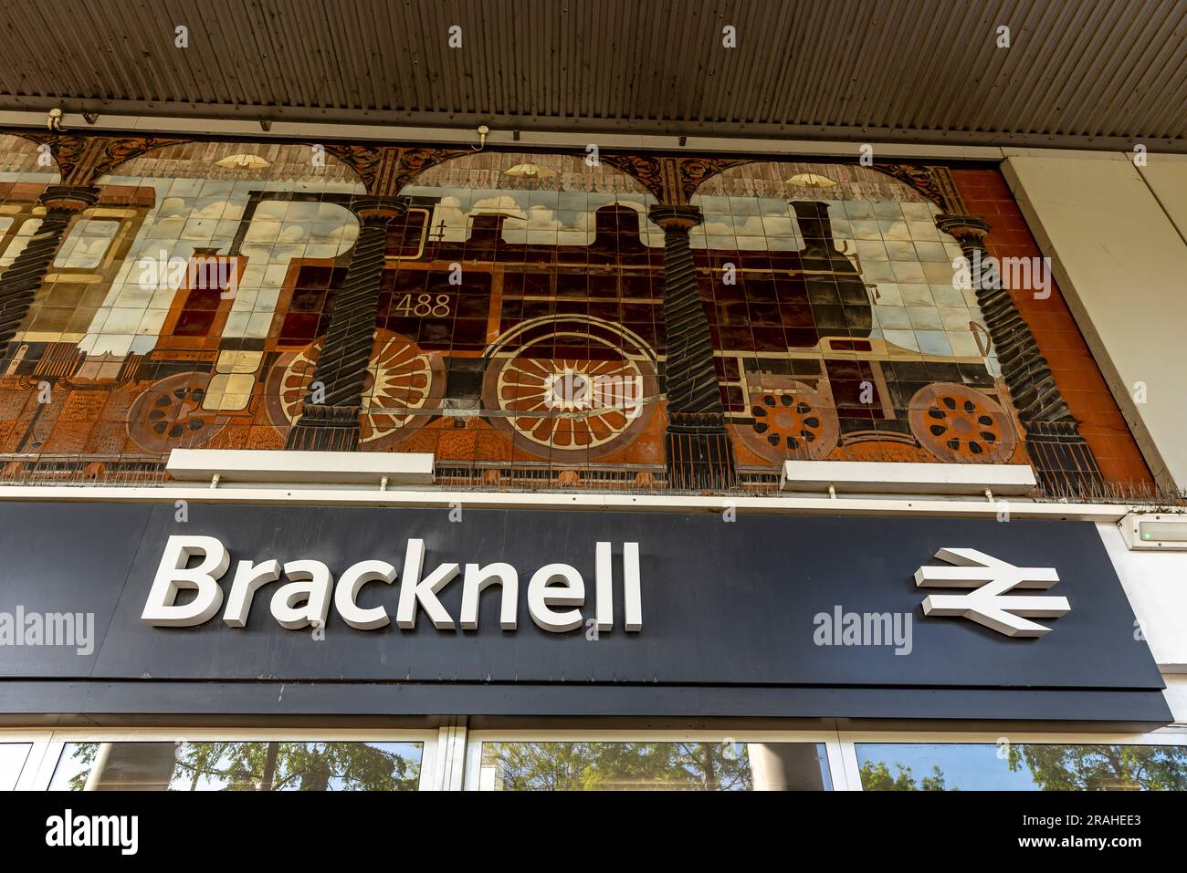 Twin bridge roundabout hi-res stock photography and images - Alamy