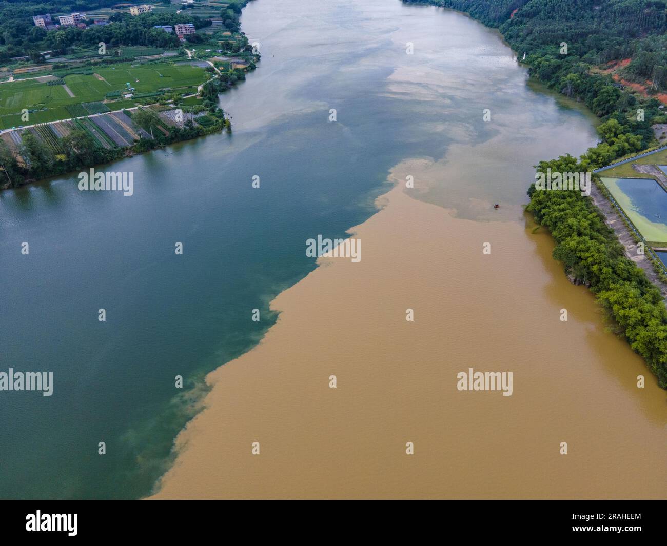 Aerial photo shows the scenery of a river in two colors in Nanning City ...