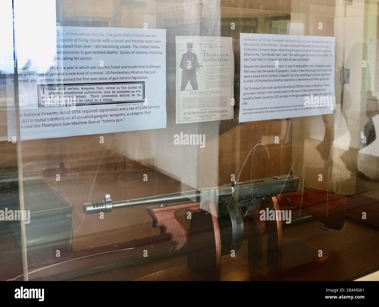Thompson Sub-machine gun with a 100-round drum magazine as used by ...