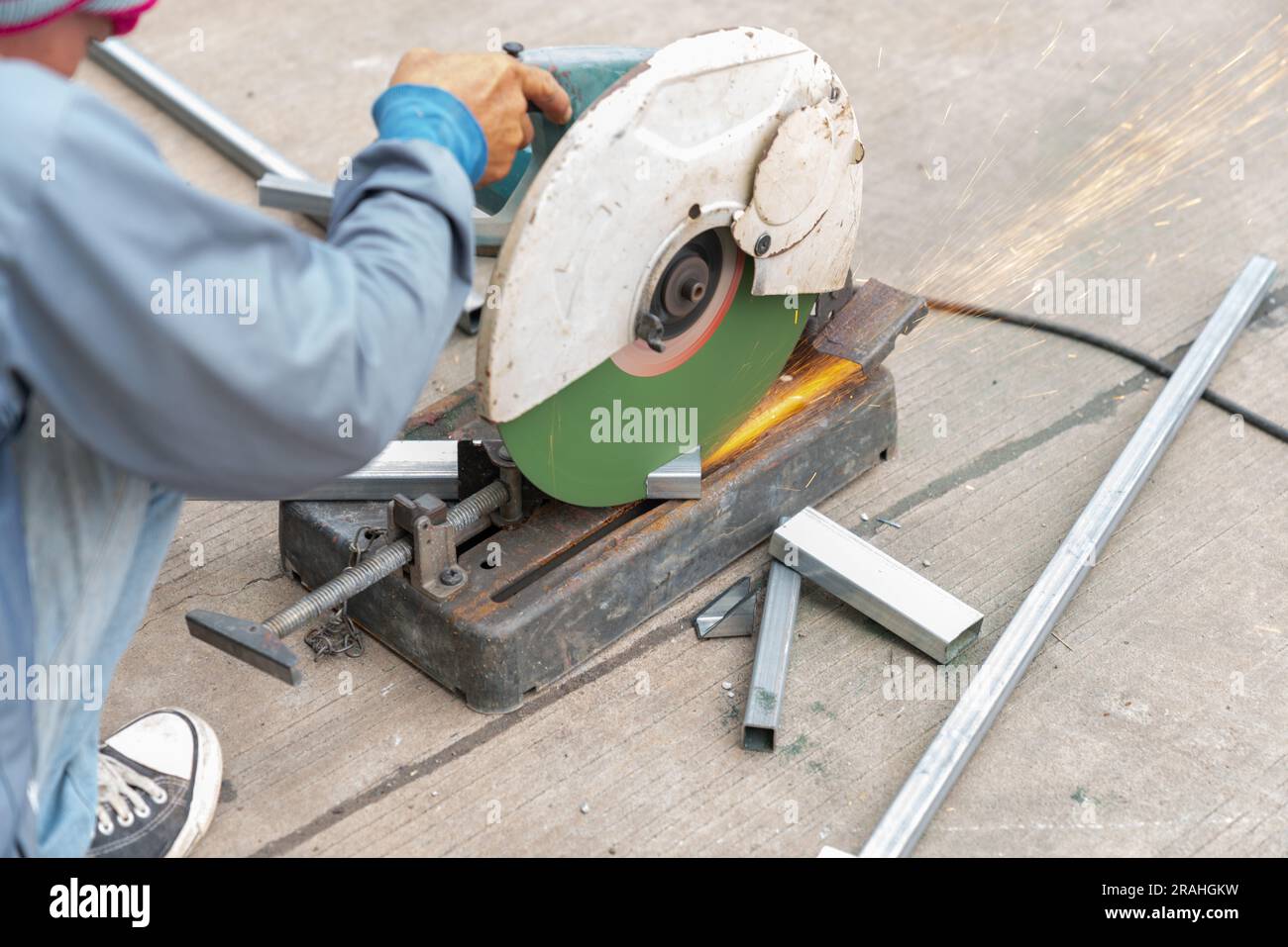 The fiber circle cutting machine cut steel bar. Electric saws cutting ...