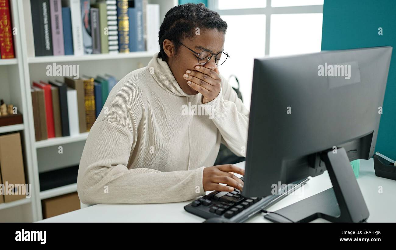 Yawn classroom hi-res stock photography and images - Alamy