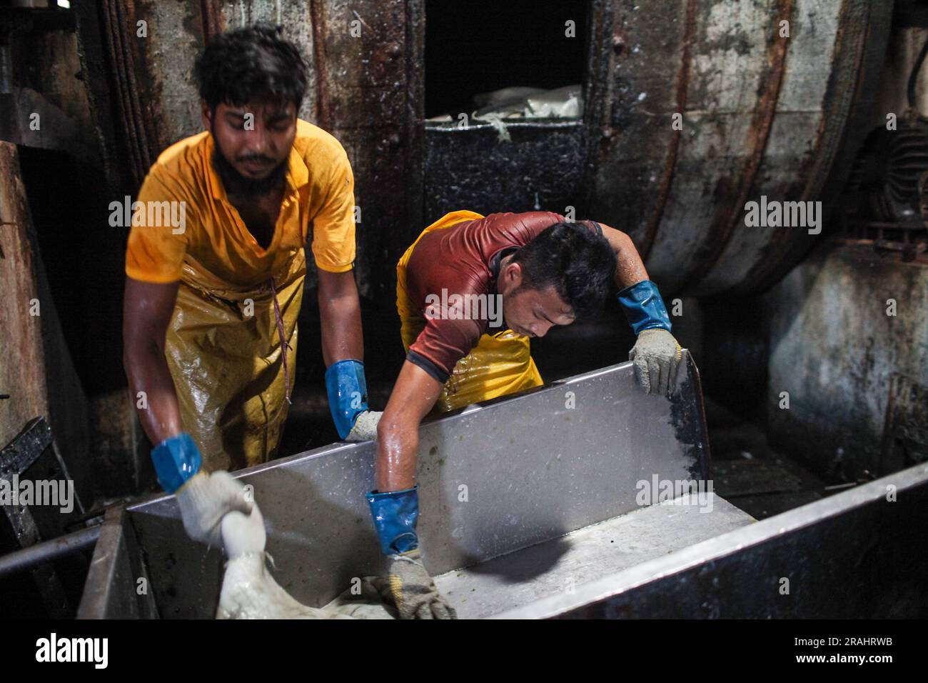 Dhaka, Dhaka, Bangladesh. 4th July, 2023. labors are working at a ...