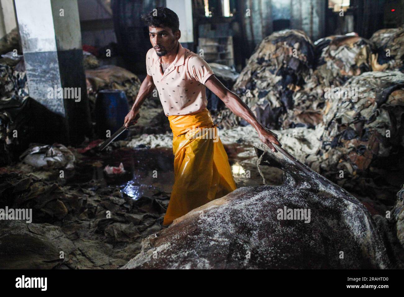Dhaka, Dhaka, Bangladesh. 4th July, 2023. A labor working at a tannery factory at Saver in Dhaka ...