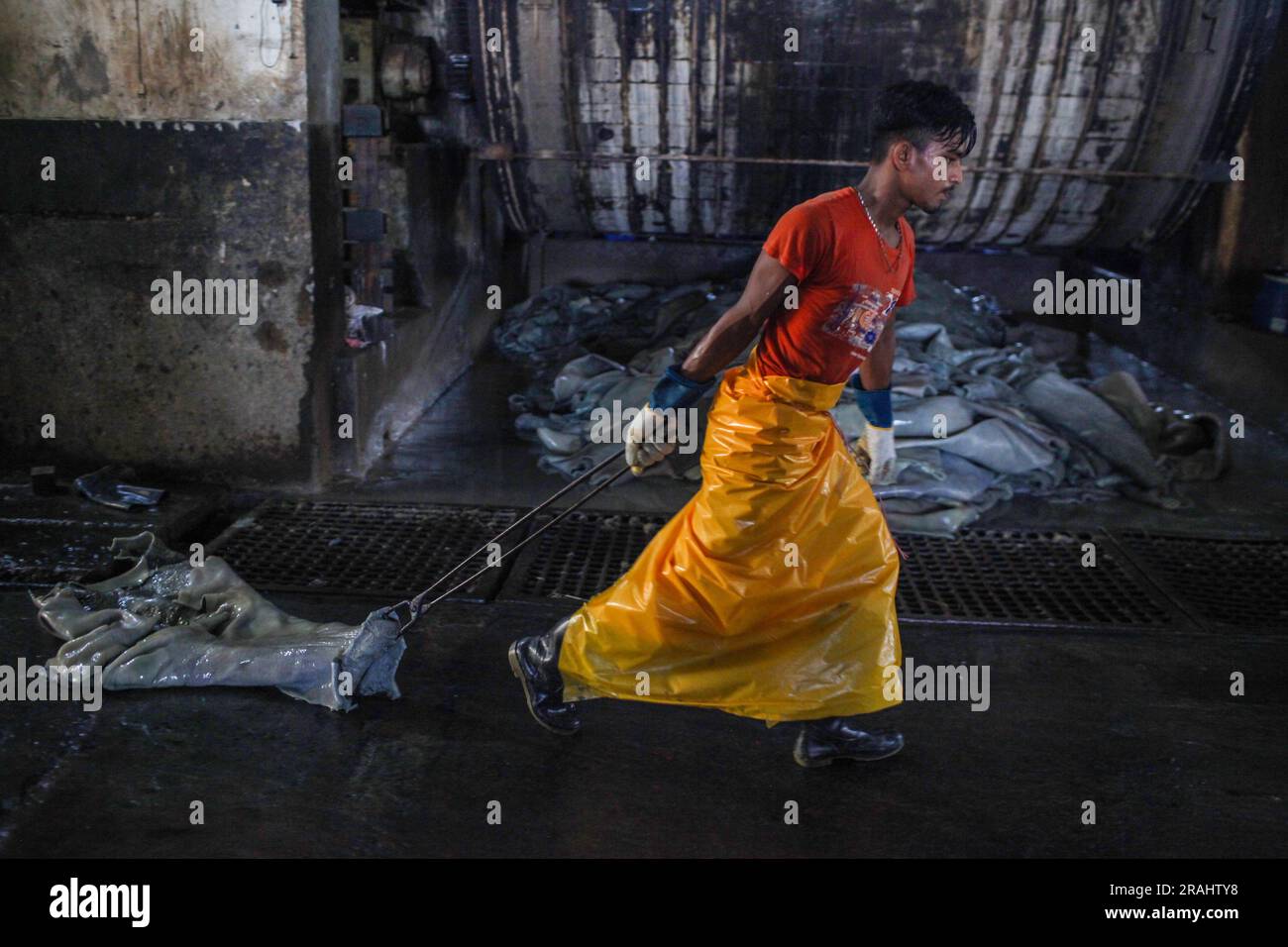 Dhaka, Dhaka, Bangladesh. 4th July, 2023. A labor working at a tannery ...