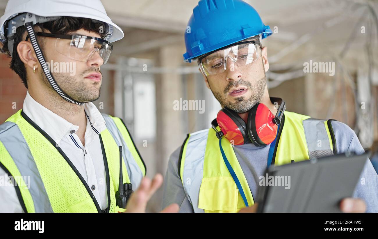 Two men builders using hi-res stock photography and images - Alamy