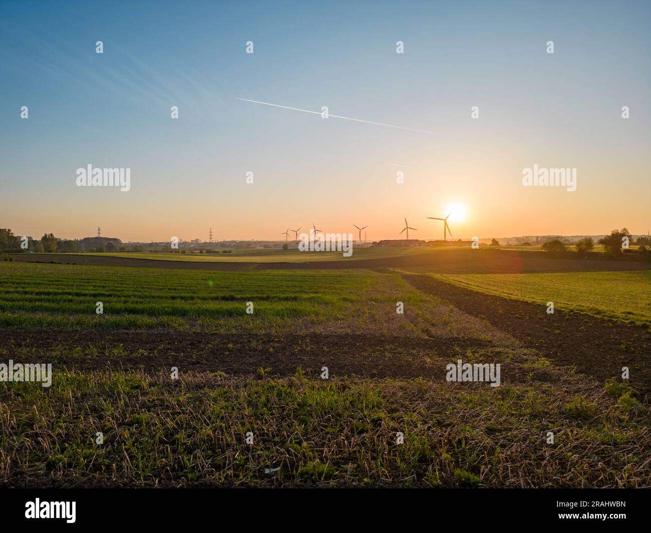 Setting sun cast a golden glow hi-res stock photography and images - Alamy