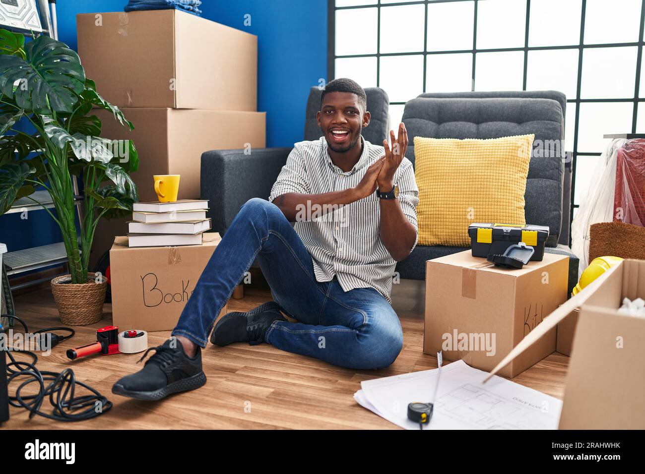 Joyful black man clapping hands hi-res stock photography and images - Alamy