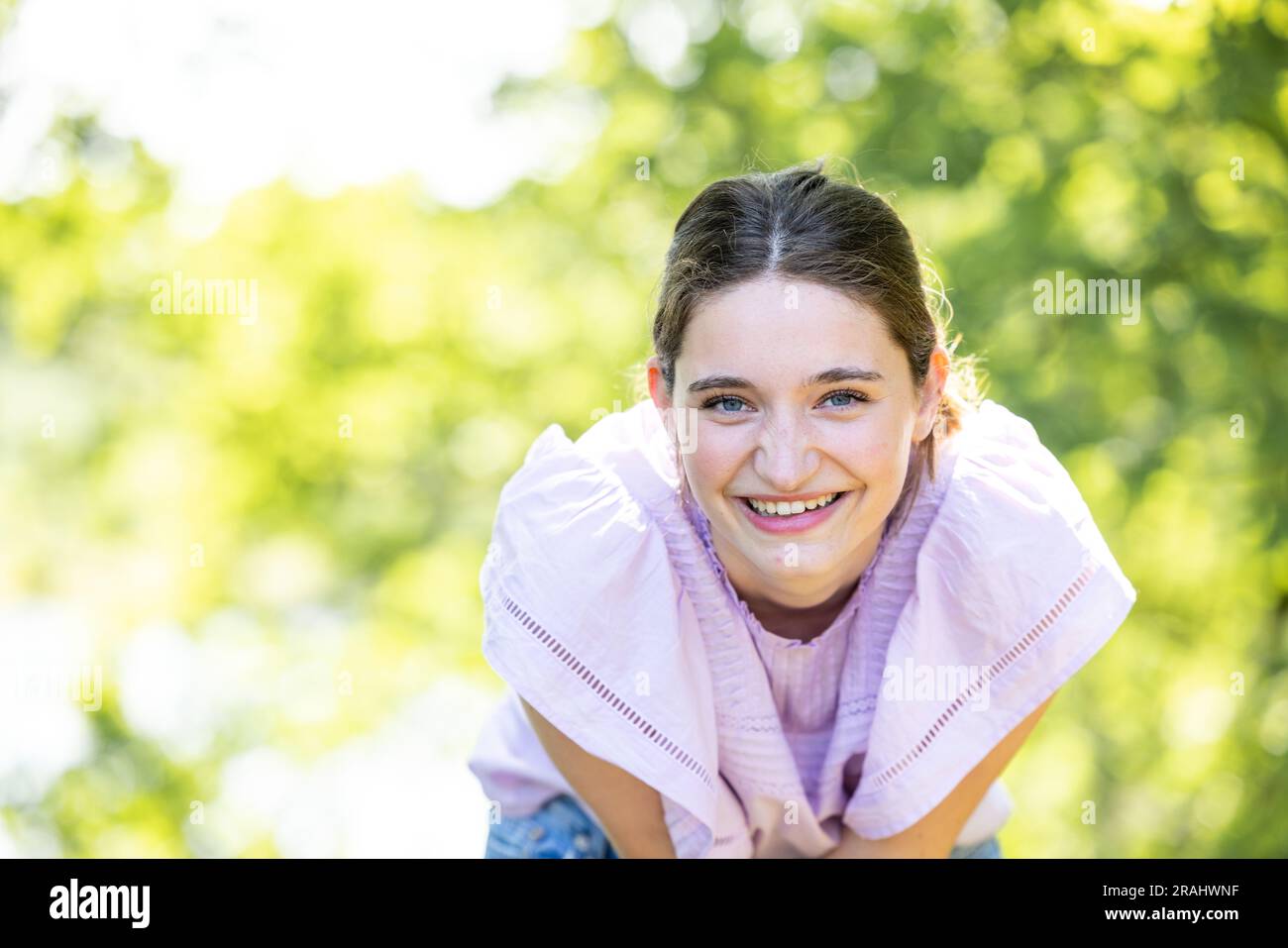 Girl enchanted by ambiance hi-res stock photography and images - Alamy