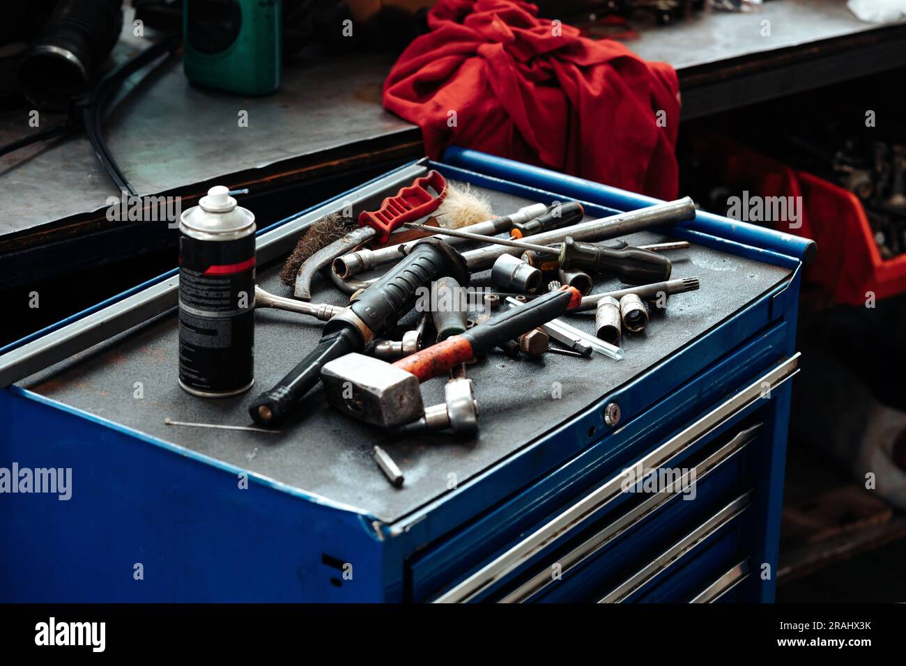 Engine block on workbench hi-res stock photography and images - Alamy