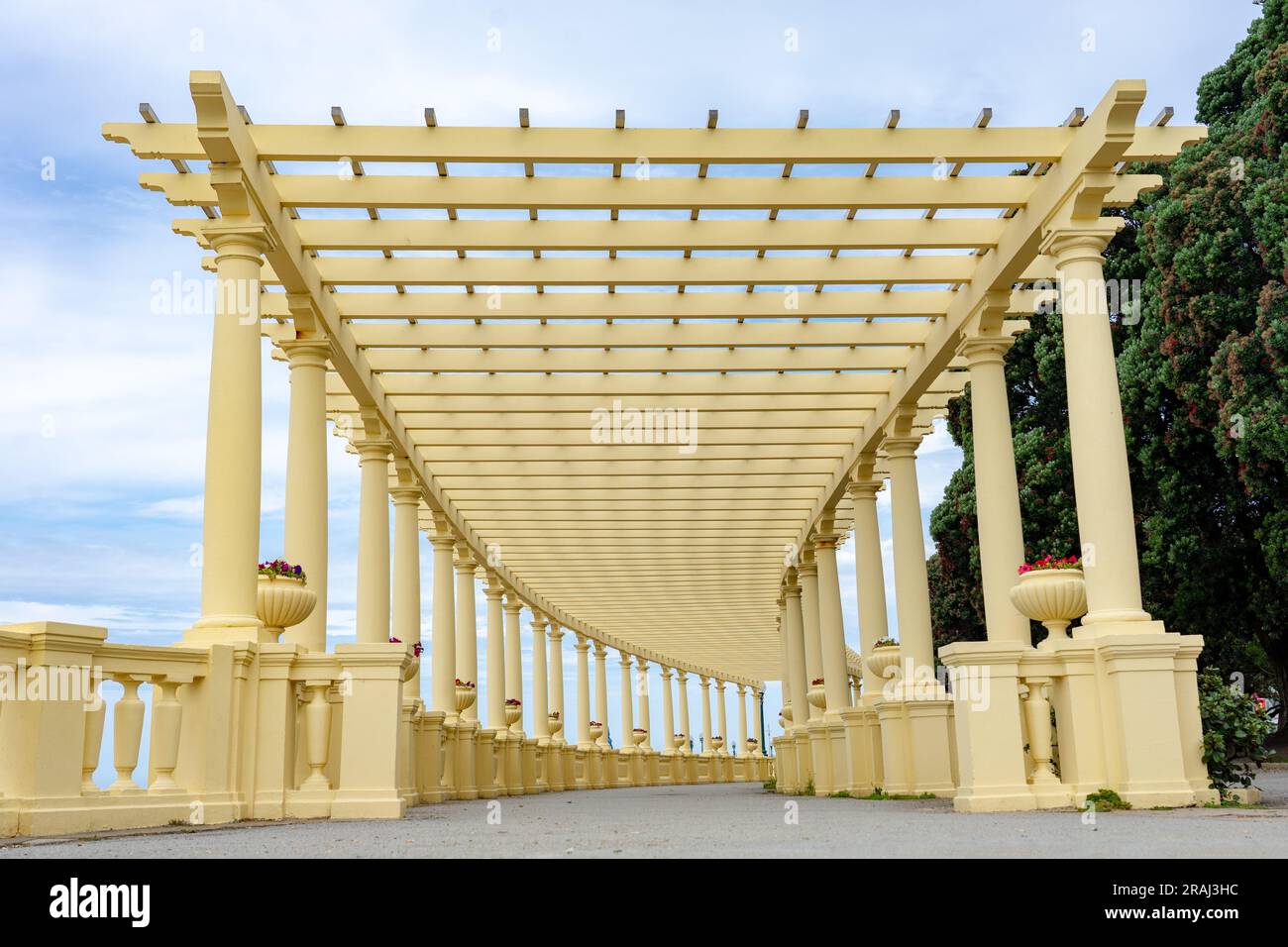 Pergola on columns hi-res stock photography and images - Alamy