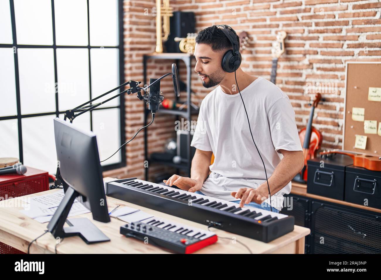 Arab playing piano hi-res stock photography and images - Alamy