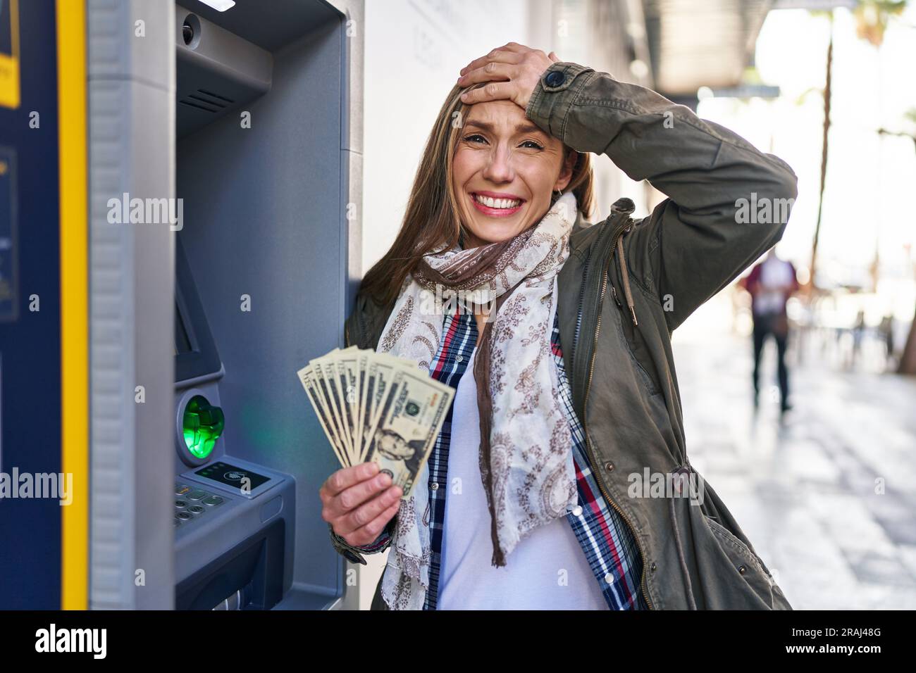 Woman atm machine problem hi-res stock photography and images - Alamy