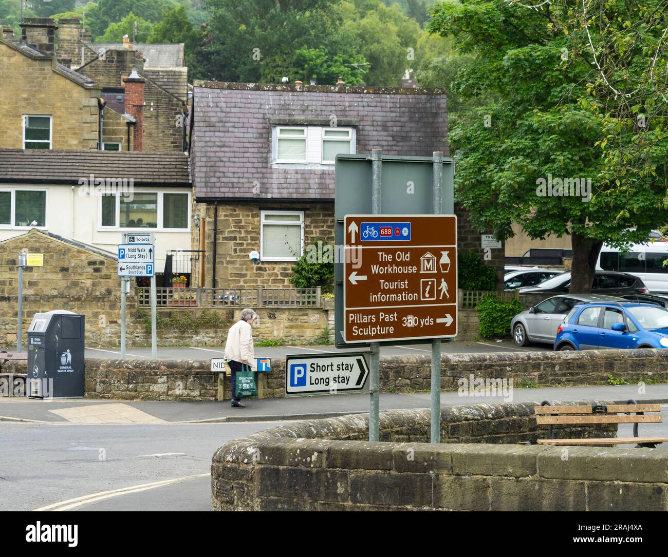 Tourist sign and car parking signs Nidd Walk, Pateley Bridge ...
