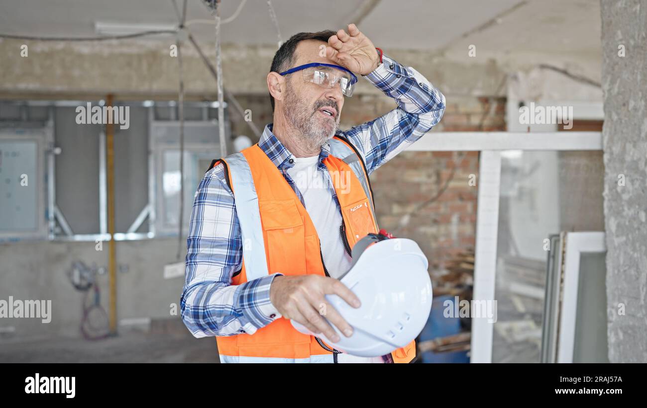 Tired construction worker heat hi-res stock photography and images - Alamy