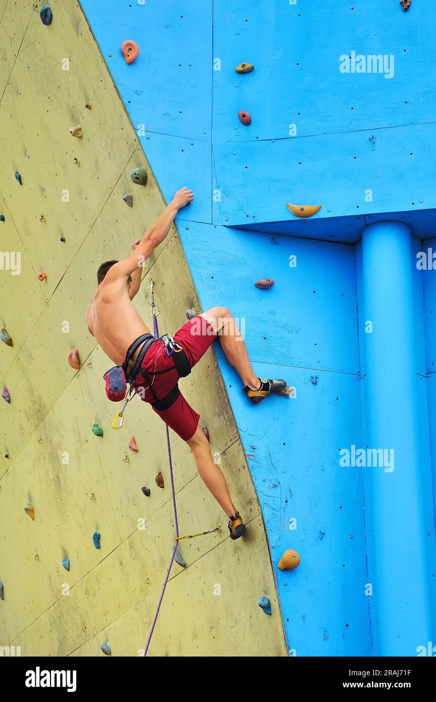 Moving muscular hi-res stock photography and images - Alamy