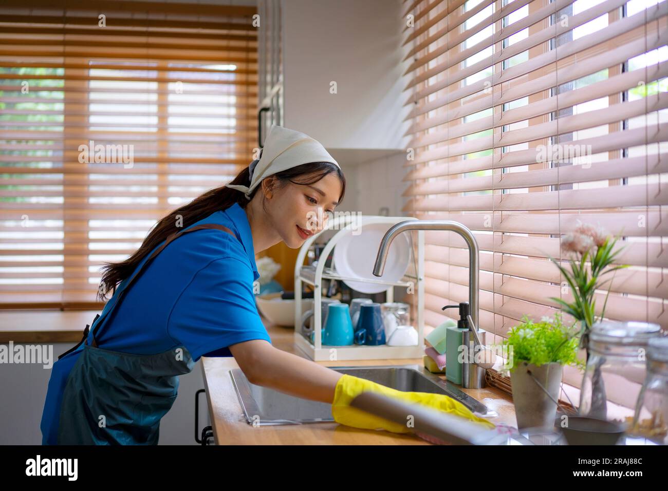 Work housekeeping 30 34 hi-res stock photography and images - Alamy