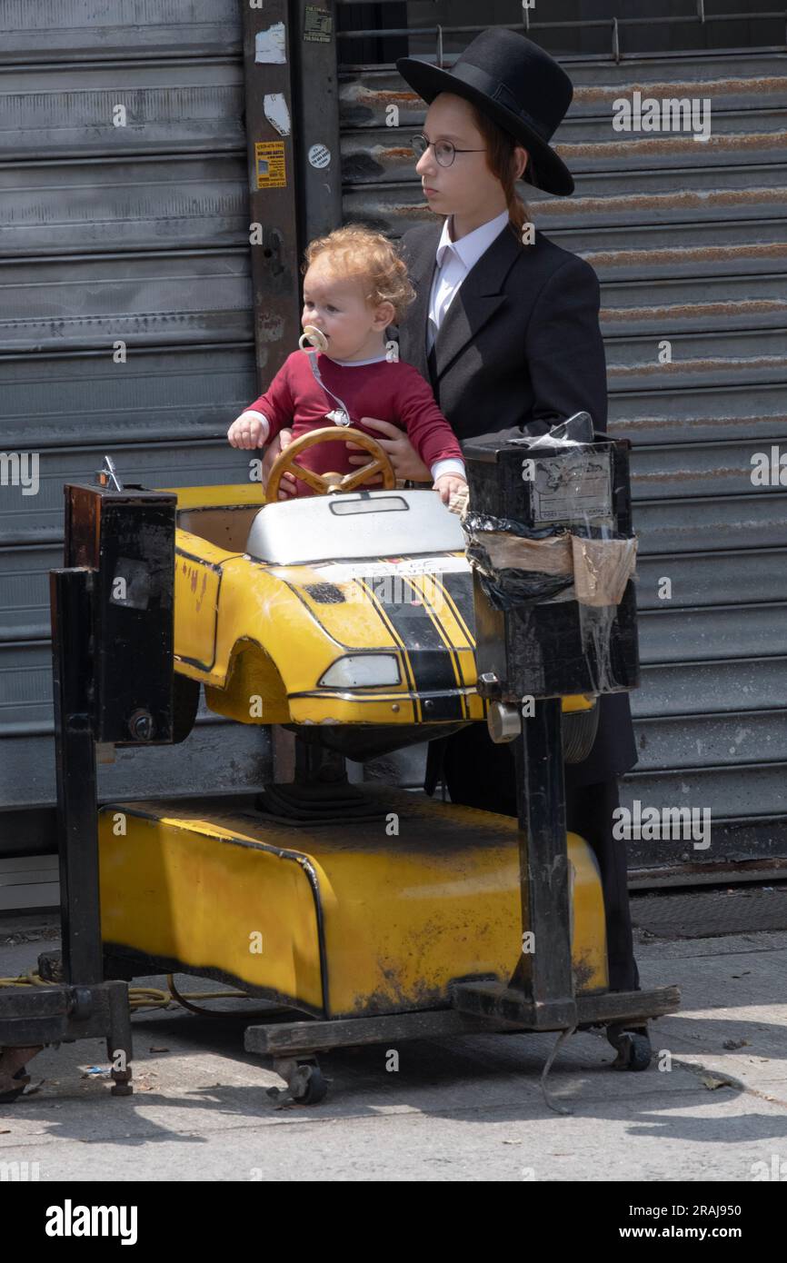 Hasidic jewish children hi-res stock photography and images - Alamy