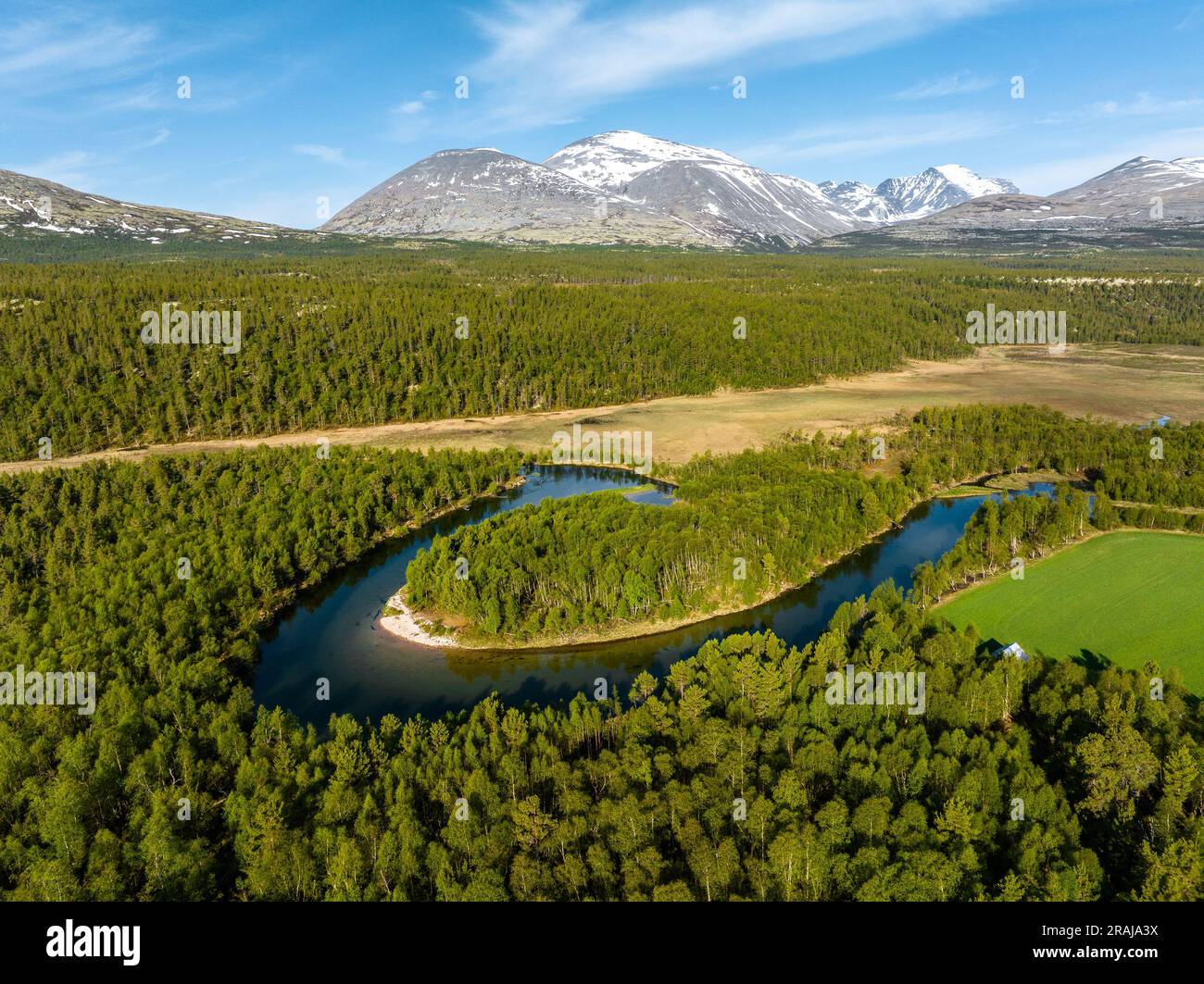 River bend and mountain landscape in Rondane National Park in Norway ...