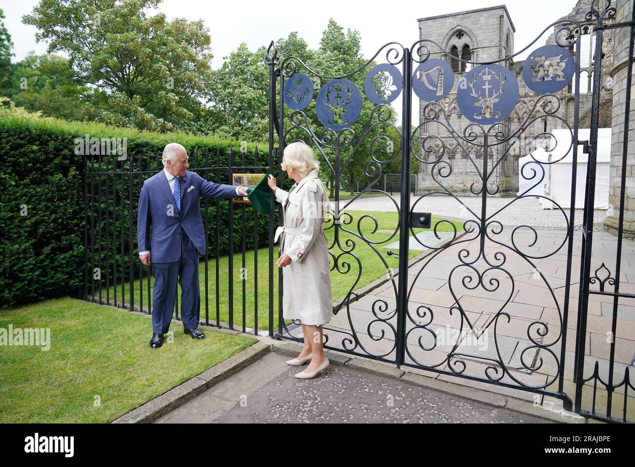 King Charles III and Queen Camilla unveil a plaque at the new Jubilee ...