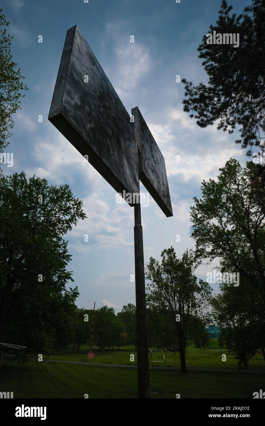 Two planes vertical horizontal ii hi-res stock photography and images ...