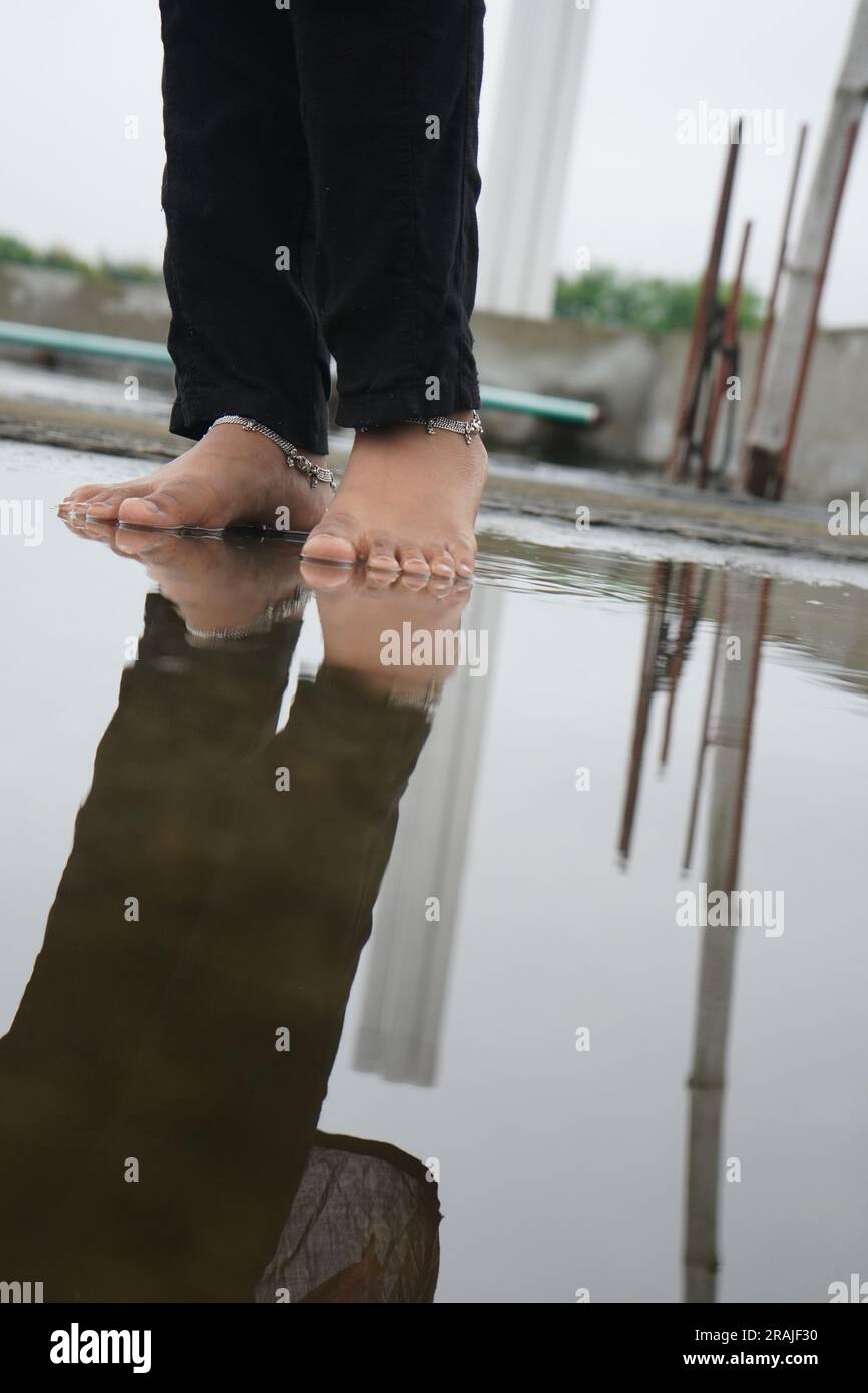 A girls feet with a silver chain on her ankle Stock Photo - Alamy