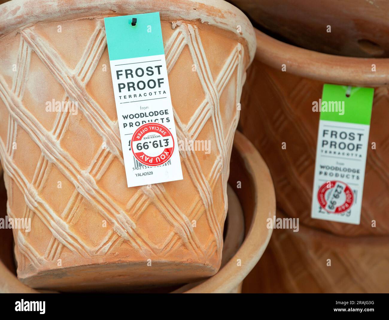 Price label on Woodlodge Products terracotta Frost proof pots Stock ...