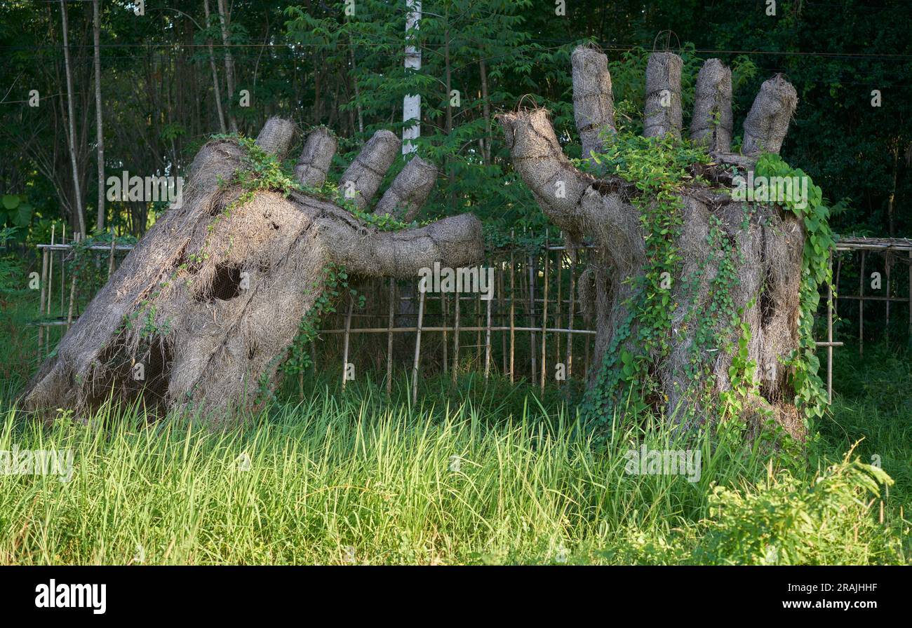 Big hands hi-res stock photography and images - Alamy