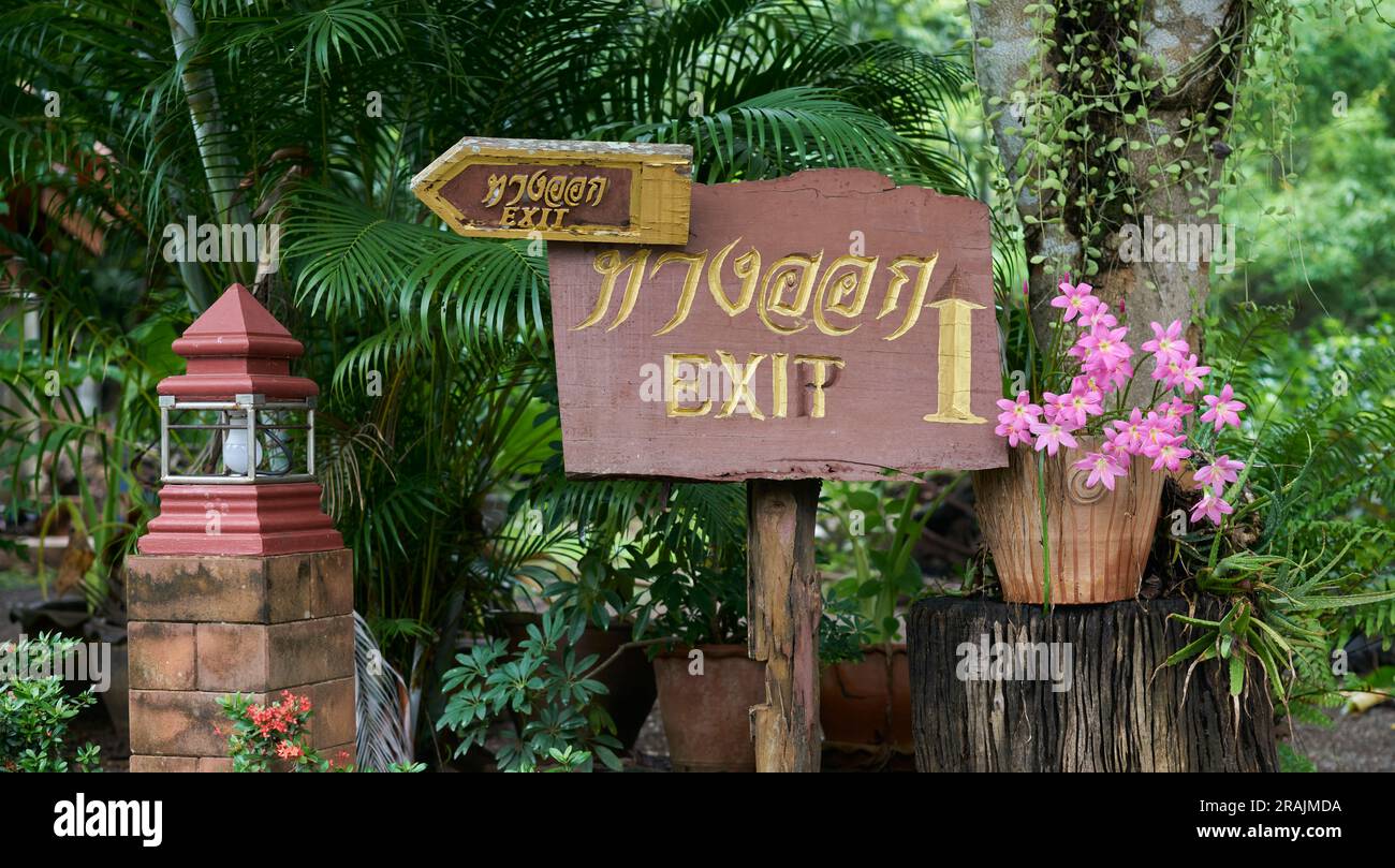 Exit sign hotel hi-res stock photography and images - Alamy