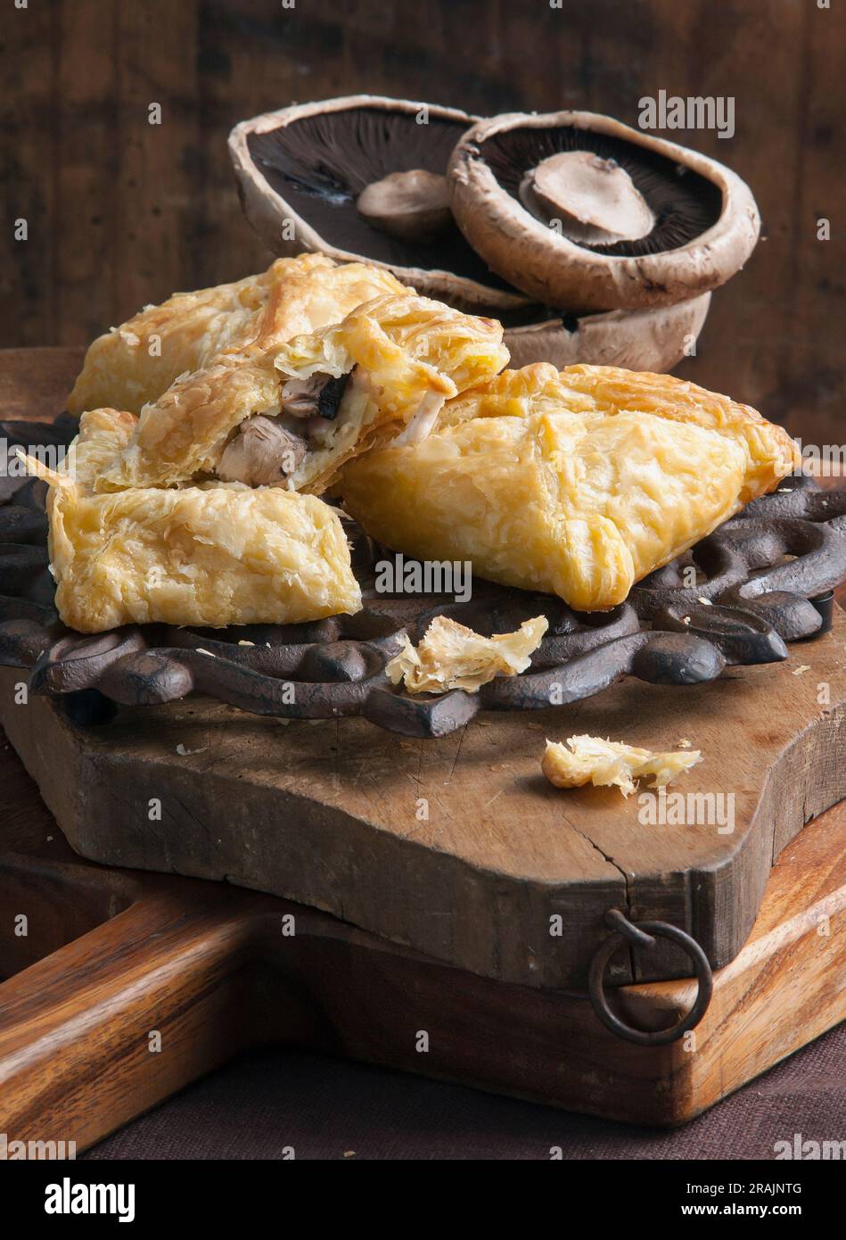 Chicken pie hi-res stock photography and images - Alamy