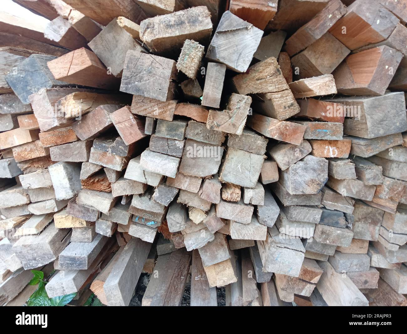 Square timber construction hi-res stock photography and images - Alamy