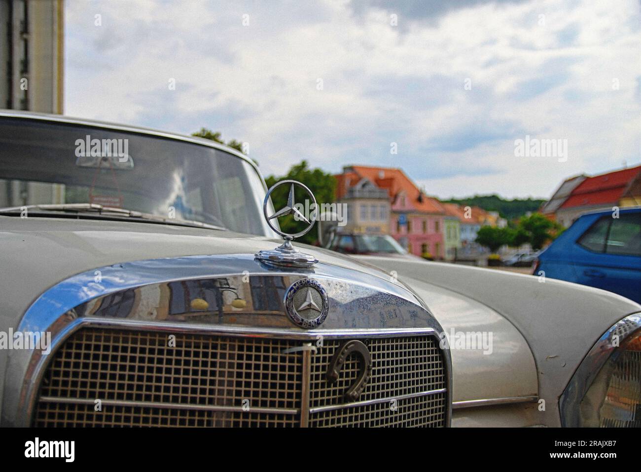 Mercedes Benz logo on a vintage car. Mercedes-Benz 220 S. Mercedes-Benz ...