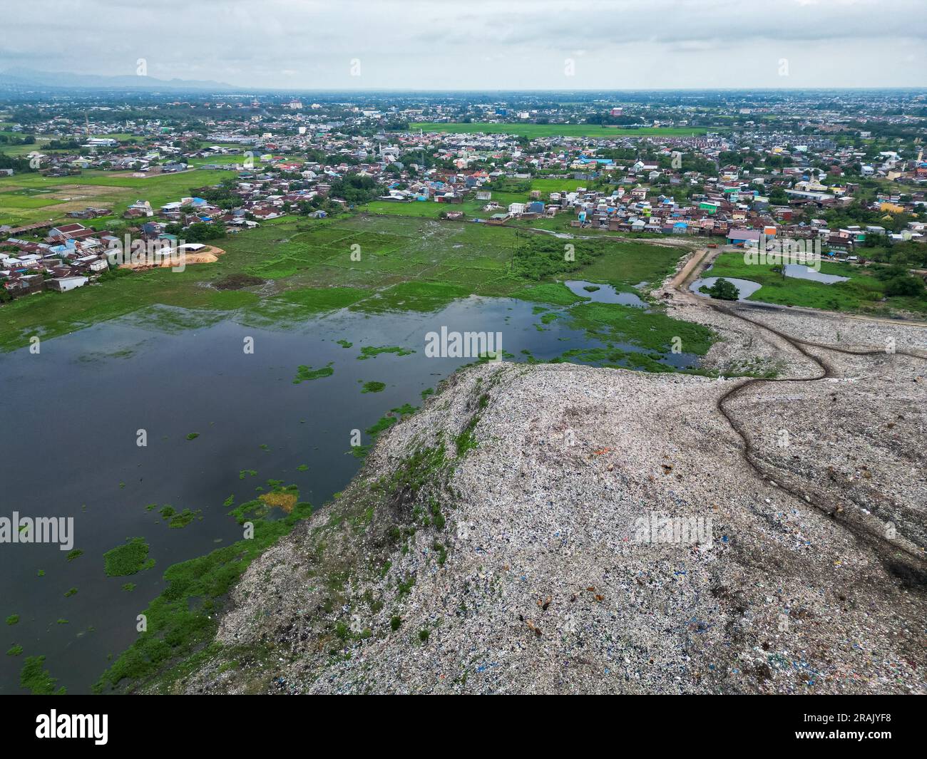 Makassar, South Sulawesi, Indonesia. 4th July, 2023. Aerial Photo, The condition of the Makassar ...