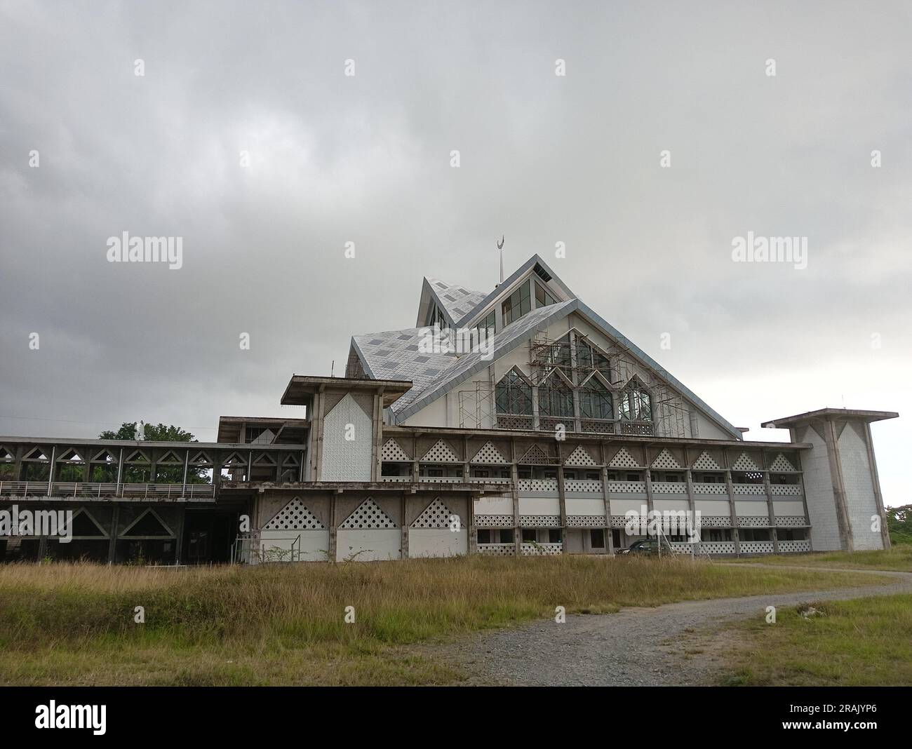 The building of a grand mosque under construction in the city of Bacan ...