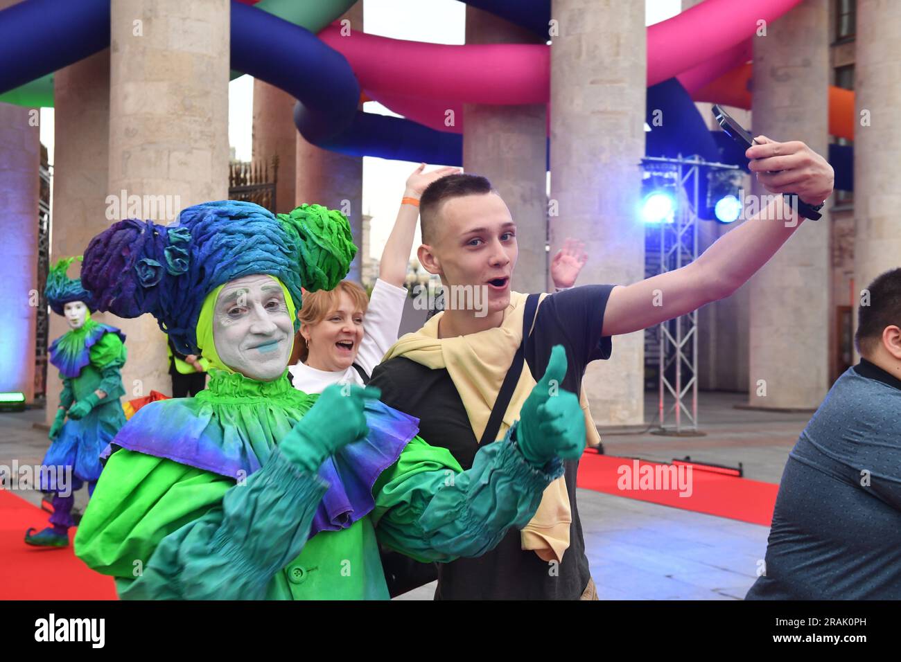 Moscow. Artists and graduates at the citywide school graduation in ...