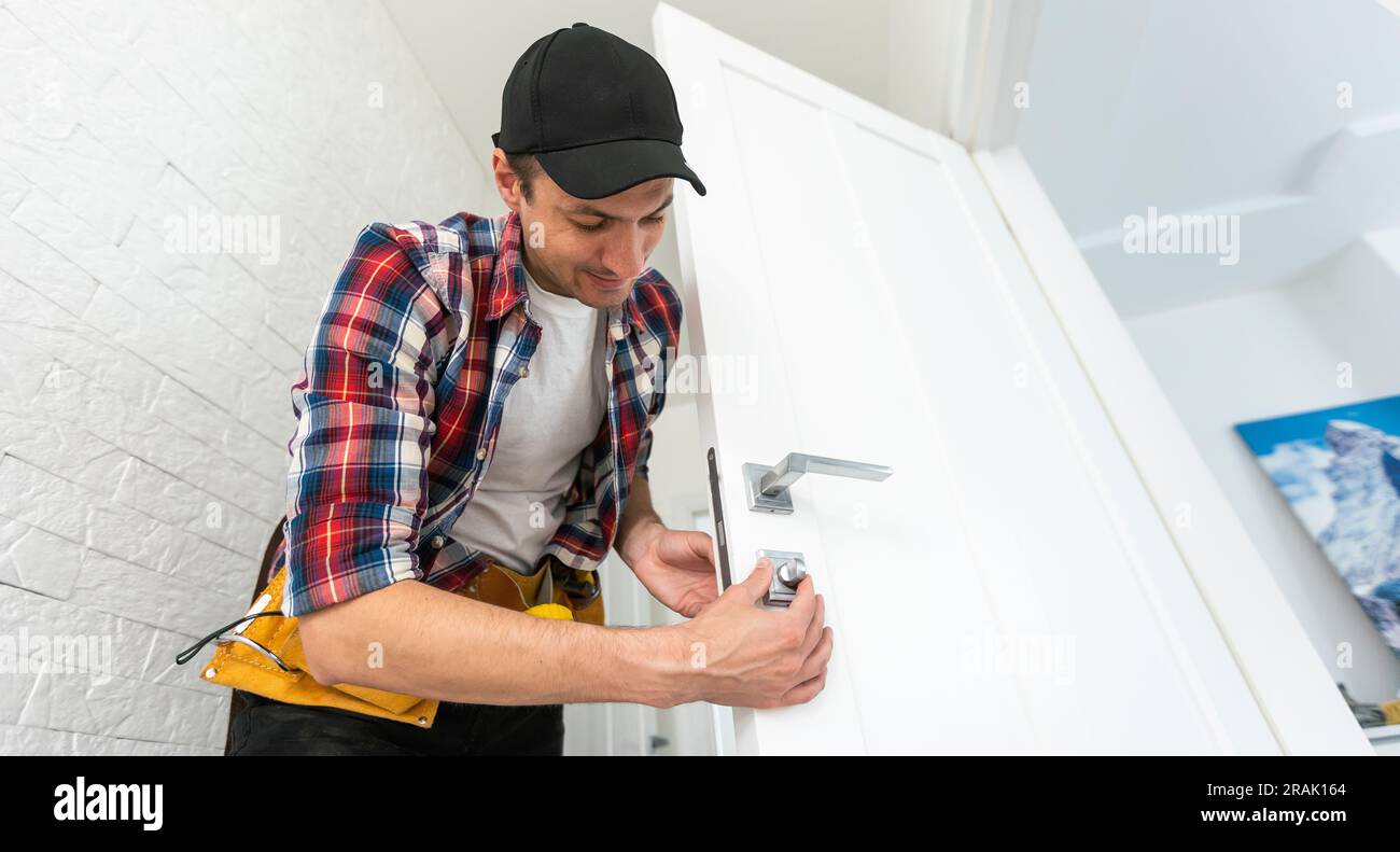 Person installing door handle hi-res stock photography and images - Alamy