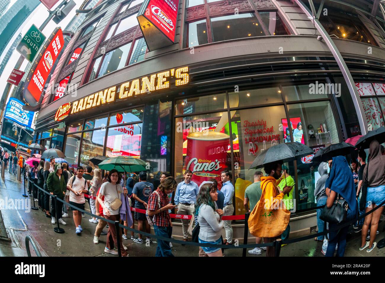 Hordes of chicken finger lovers flock to the grand opening of Raising ...