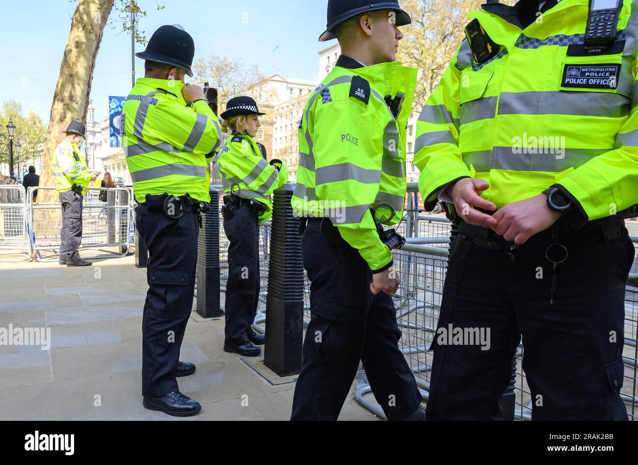 London, UK. Metropolitan Police officers Stock Photo - Alamy