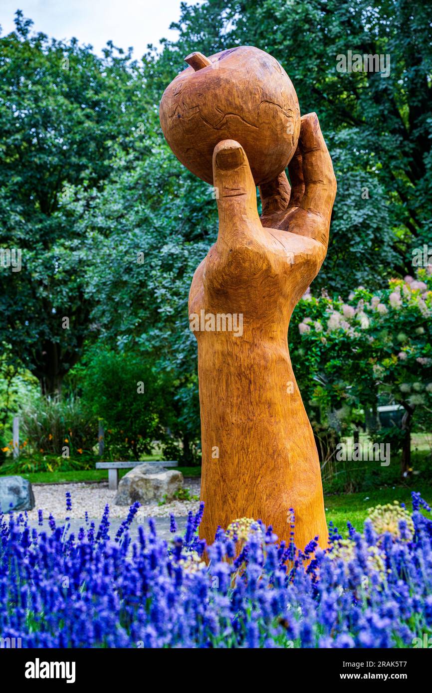 Grantham, Lincolnshire, UK. 4th July 2023. A recently unveiled ...