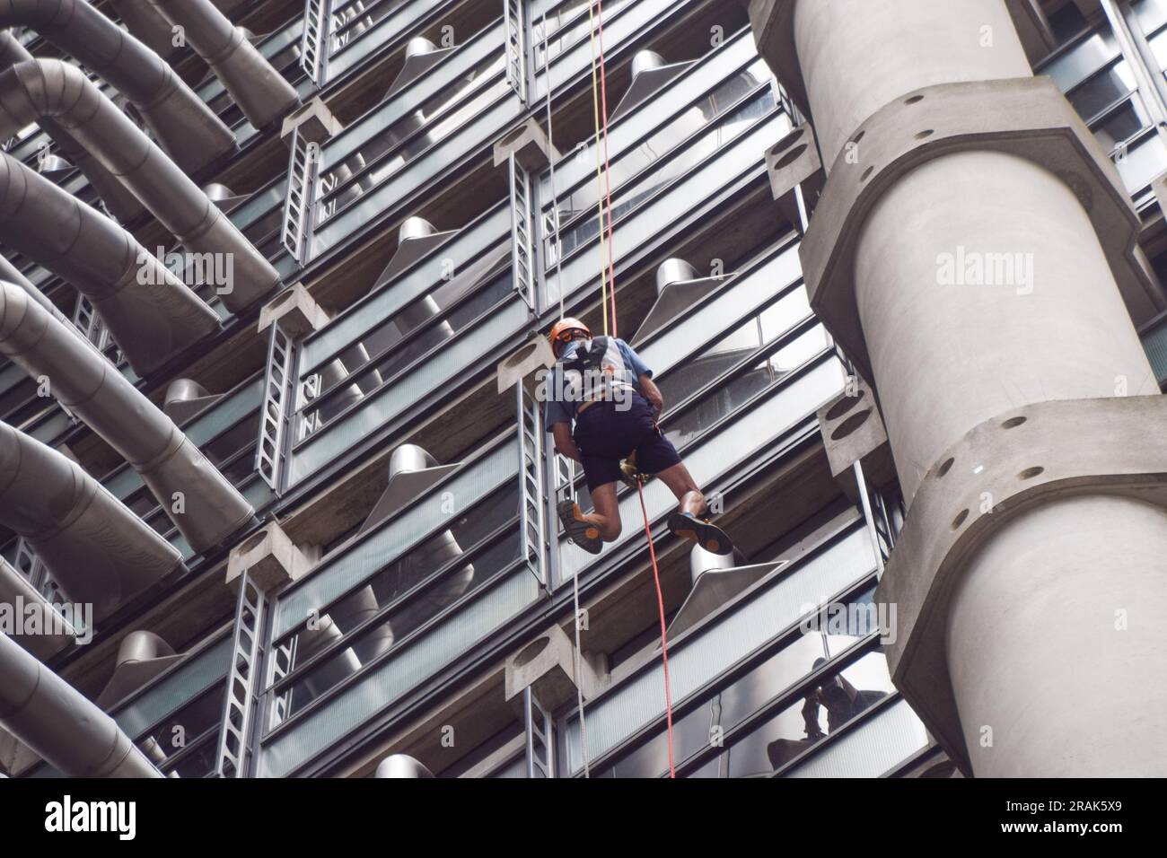 Lord mayors appeal abseil challenge hi-res stock photography and images ...