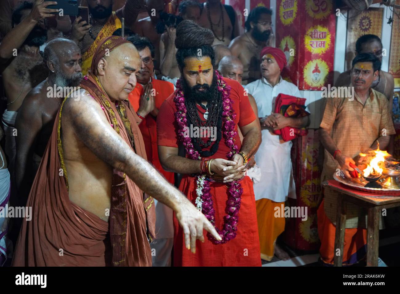 Sri Shankara Vijayendra Saraswathi Shankaracharya, of the Kanchi ...