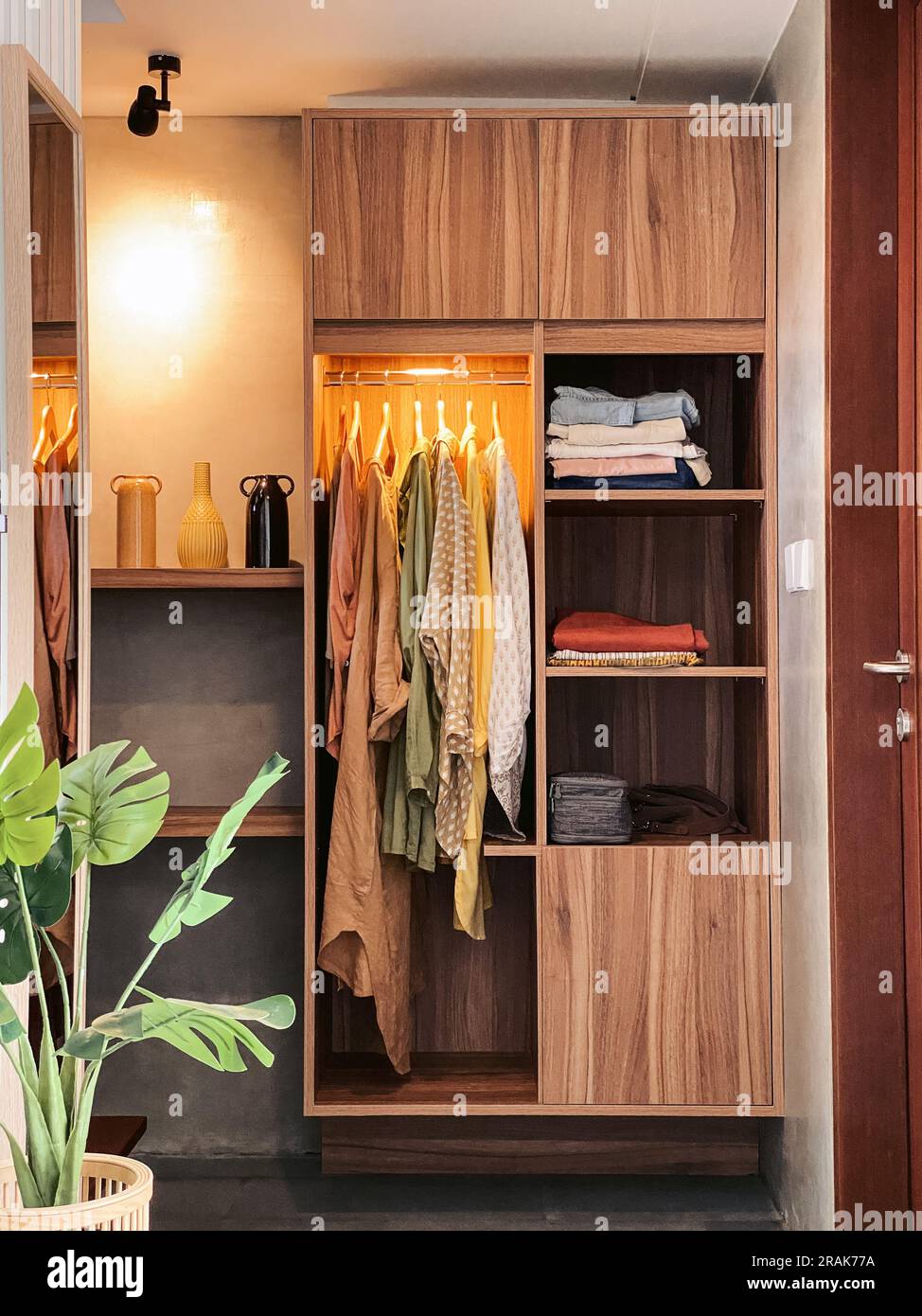 Stylish dressing room mirror hi-res stock photography and images - Alamy