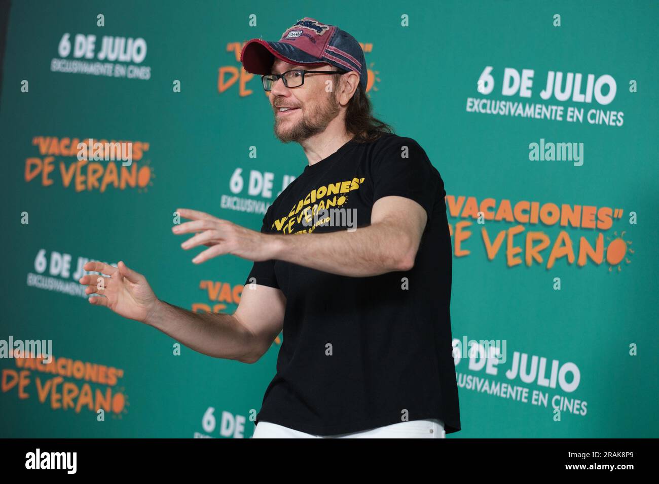 Santiago Segura attends the photocall for "Vacaciones De Verano" at ...
